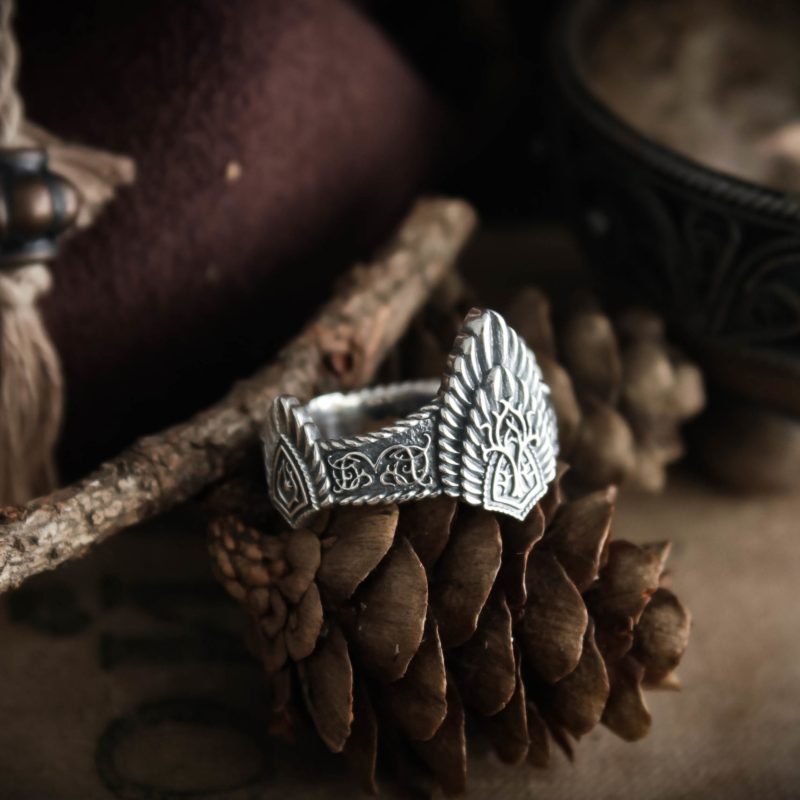 Crown of Aragorn/Elessar ring – Mastenarium