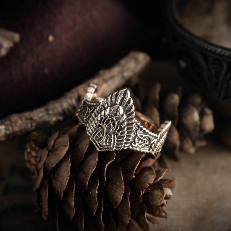 Crown of Aragorn/Elessar ring – Mastenarium